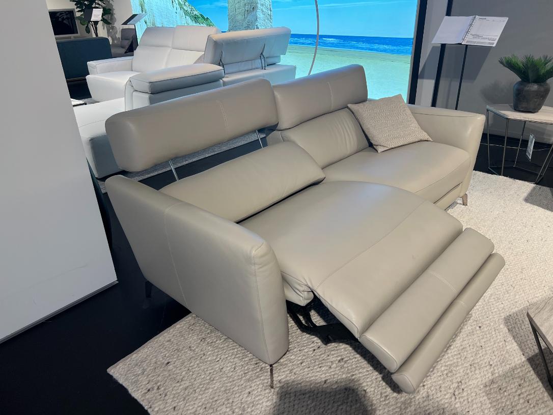 Tweezit met 2 electr.relaxfuncties Natuzzi Italia > toonzaalmodellen ...